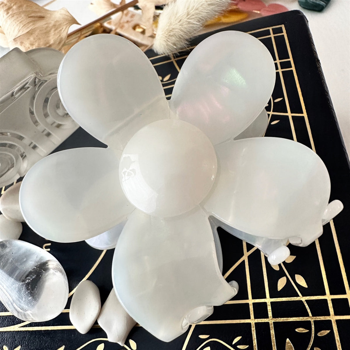 Flower Power Hair Claw Pearl | Pika & Bear – Outer Layer