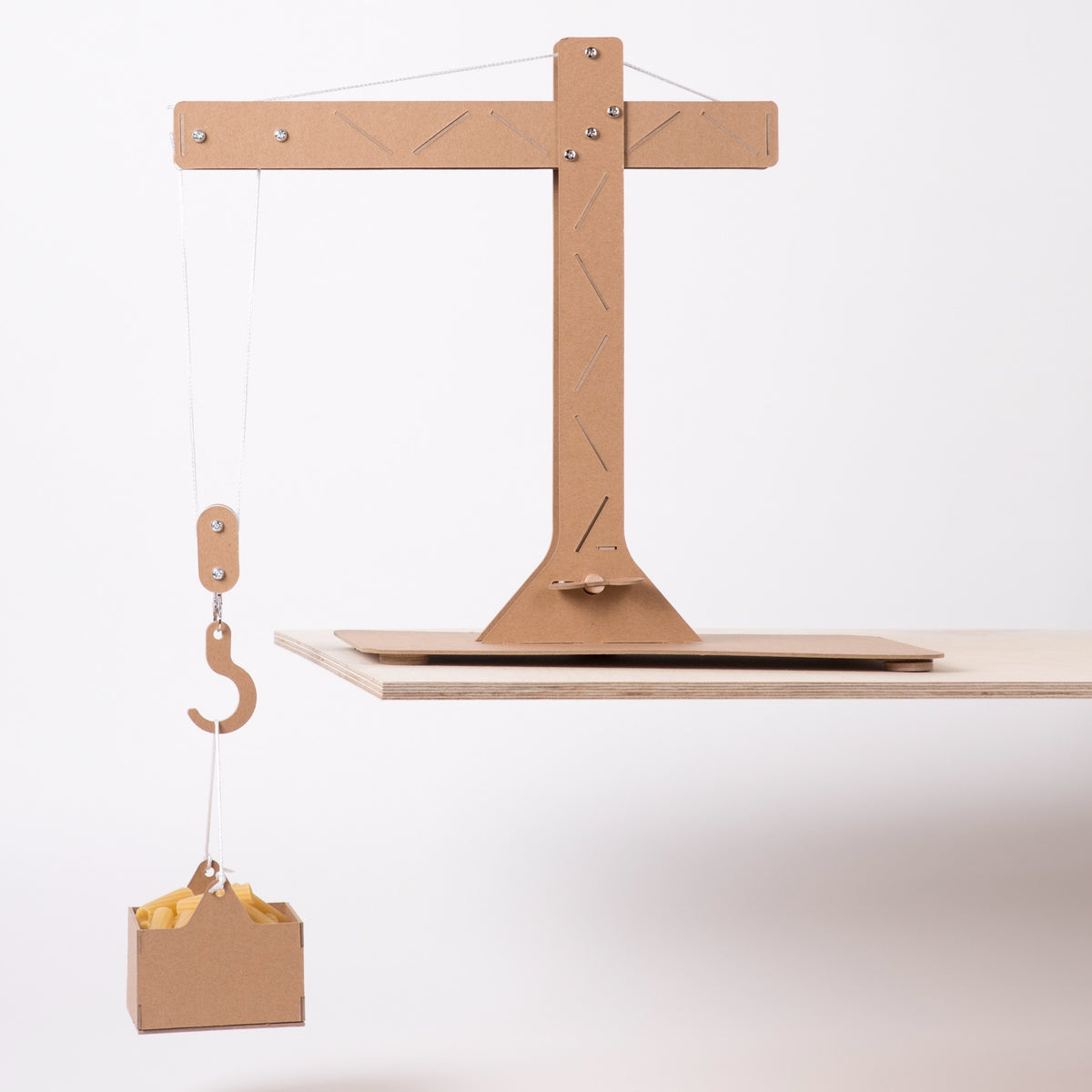 Newton's Lab Pulley Crane Kit | Kikkerland – Outer Layer